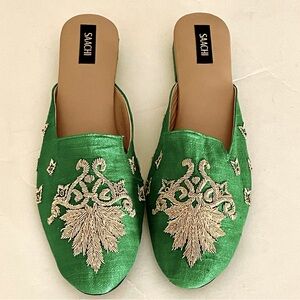 SAACHI | Shoes | Saachi Raw Silk Slip On Flats Slides Gorgeous Emerald ...